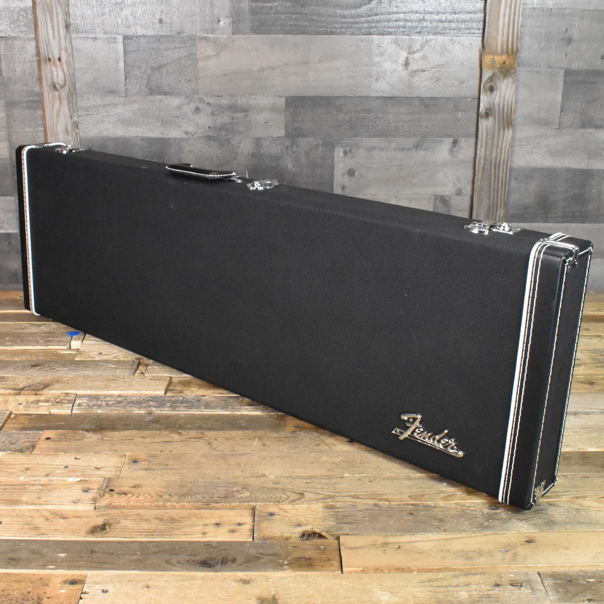 Fender Classic P/J Bass Case – Five Star Guitars