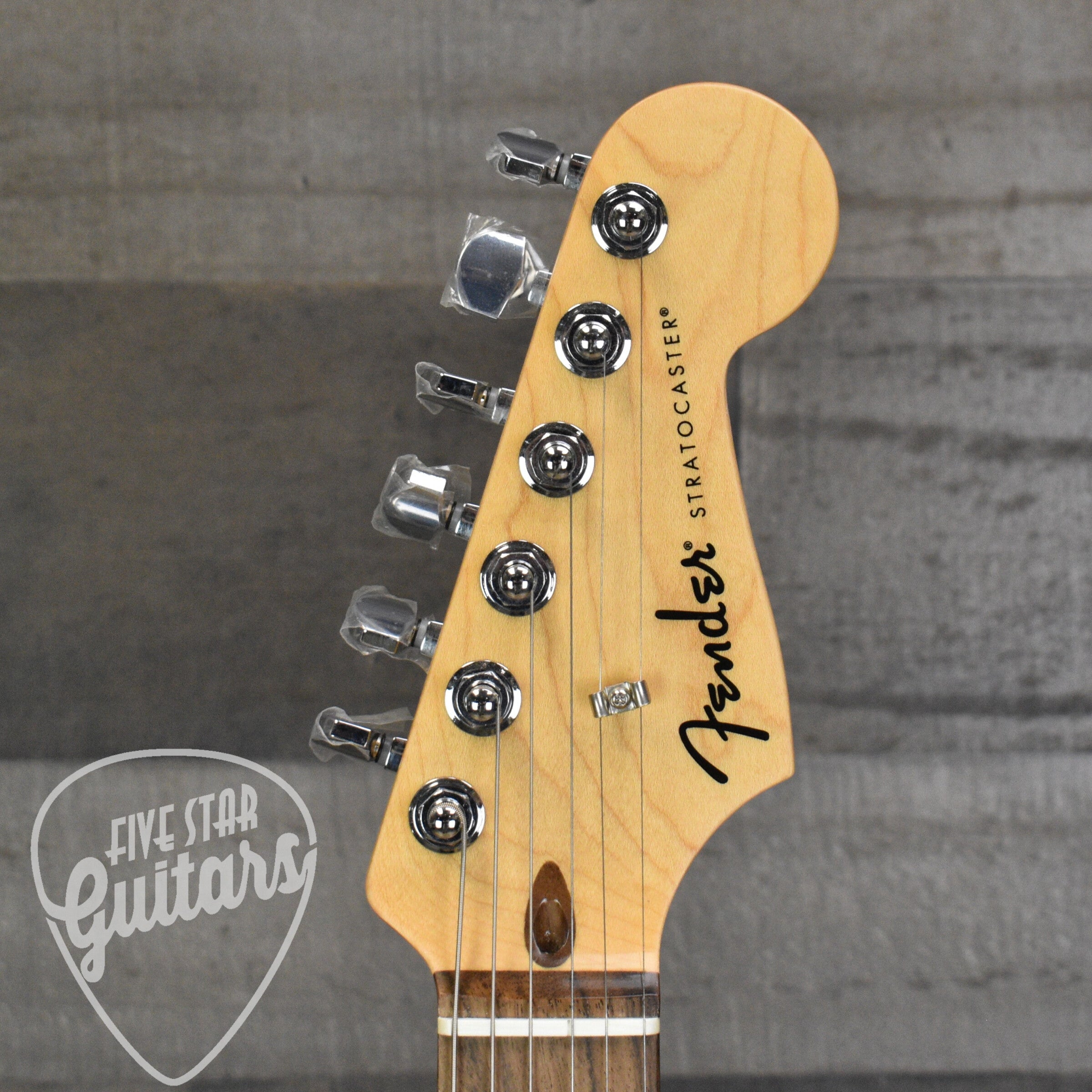 Fender Standard Stratocaster Laurel Fingerboard - 3-Color Sunburst ...
